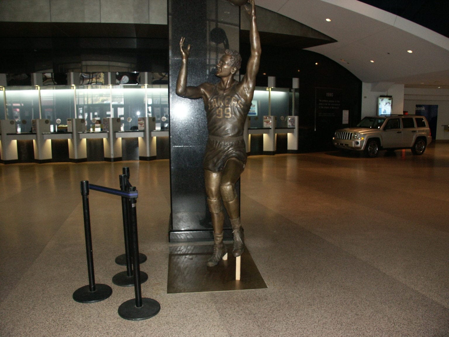 George Mikan Statue | Brodin Studio Inc.